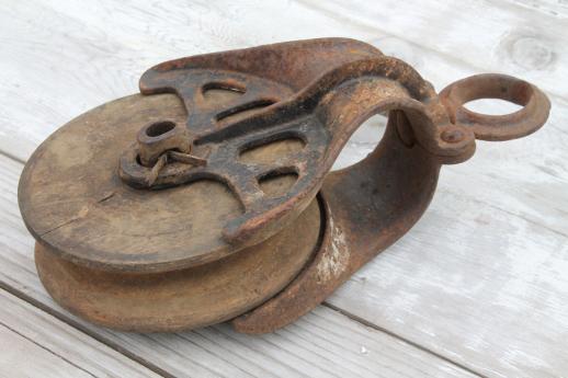 Old Wood Block And Tackle